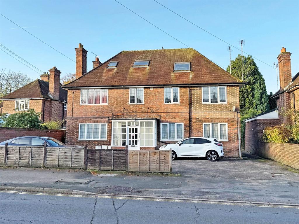 Essendene, Horsell GU21 Studio - £175,000