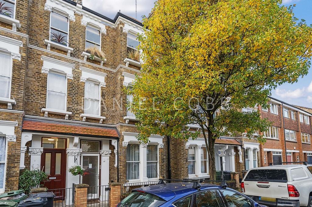 Brook Drive, London, SE11 4 bed flat - £700,000