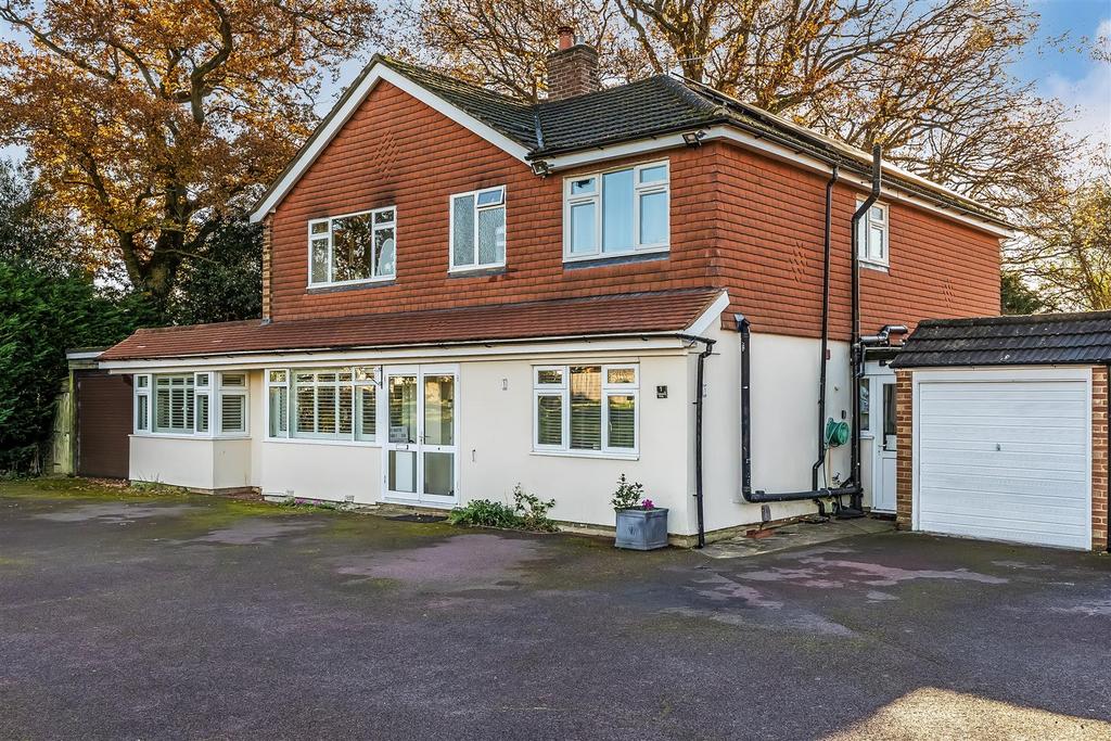 Hallsland Way, Hurst Green 7 bed detached house - £1,175,000