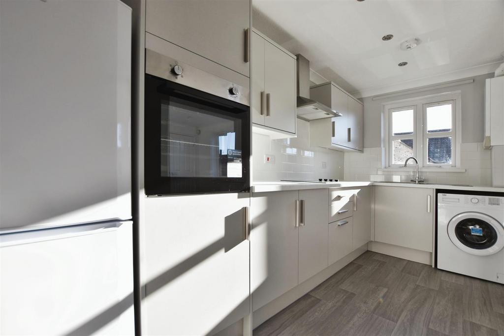 John Gray Court, Willerby, Hull 2 bed apartment - £129,000