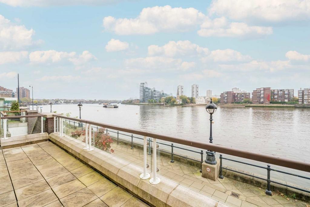 Thames Quay, London SW10 1 bed flat for sale - £700,000