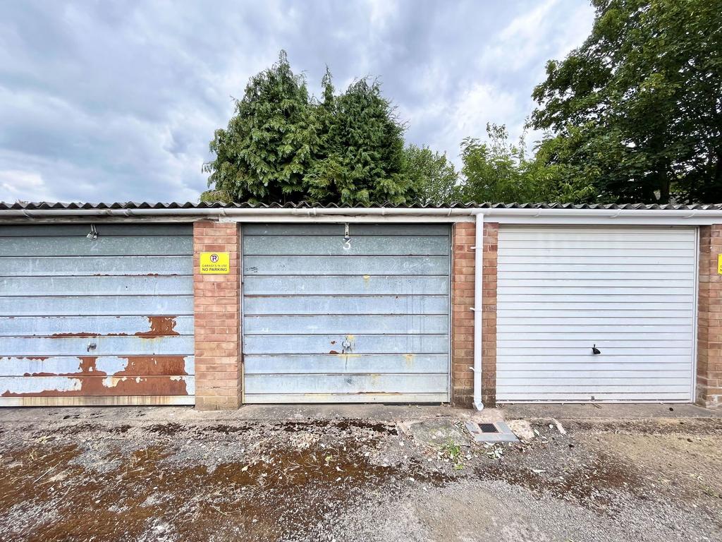 Grosvenor Way, Brierley Hill DY5 Detached house for sale - £15,000