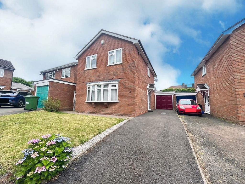 Westacre Drive, Brierley Hill DY5 3 bed detached house - £275,000