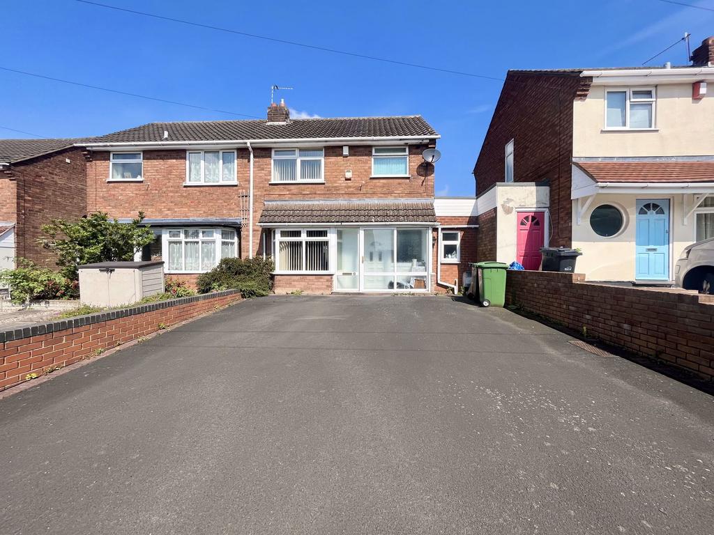 Lawnsdown Road, Brierley Hill DY5 3 bed semi-detached house for sale ...