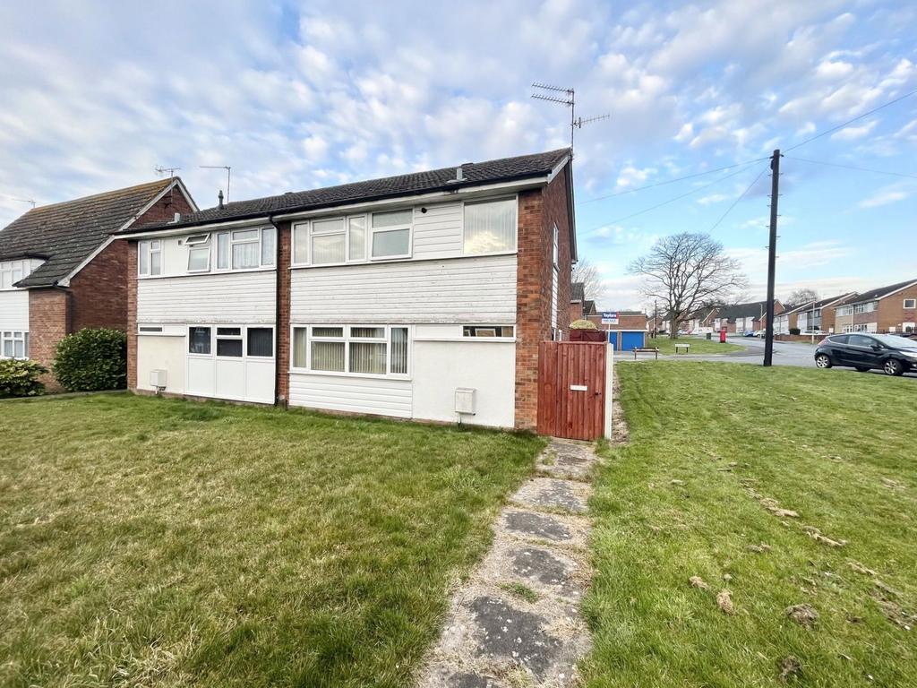 Weaver Close, Brierley Hill DY5 3 bed semi-detached house - £180,000