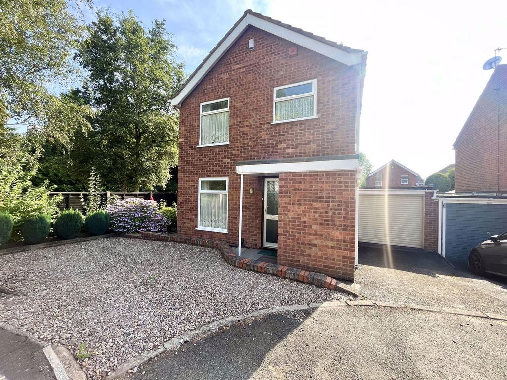 Abbotts Mews, Brierley Hill DY5 3 bed detached house - £280,000