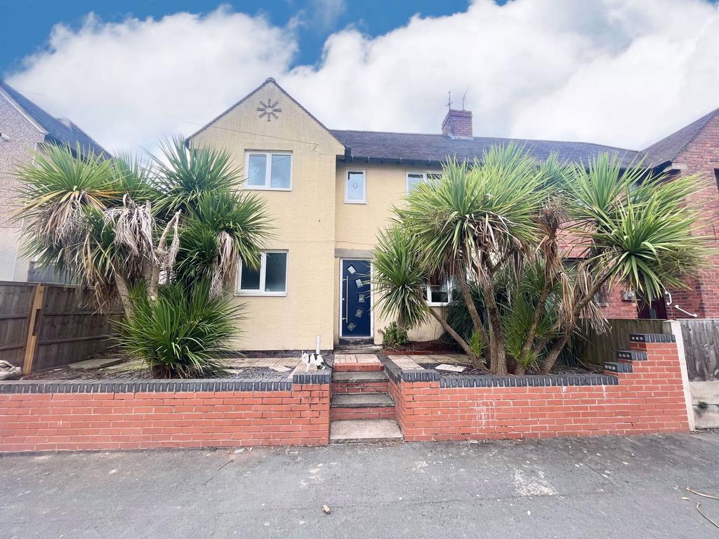 Leys Crescent, Brierley Hill DY5 3 bed semi-detached house - £150,000