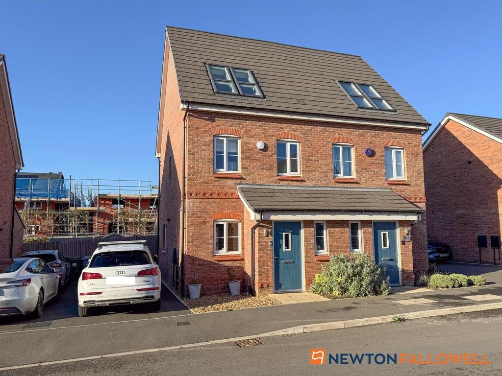 Marigold Way, Newark NG24 3 bed semi-detached house - £240,000