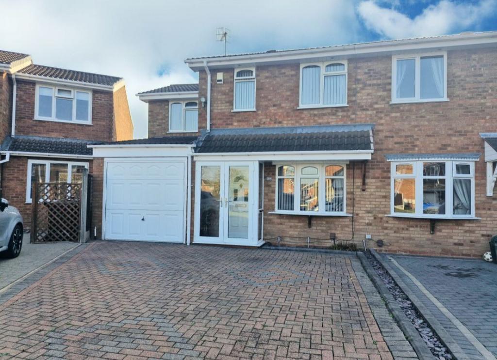 Barbrook Drive, Brierley Hill DY5 3 bed semi-detached house - £290,000