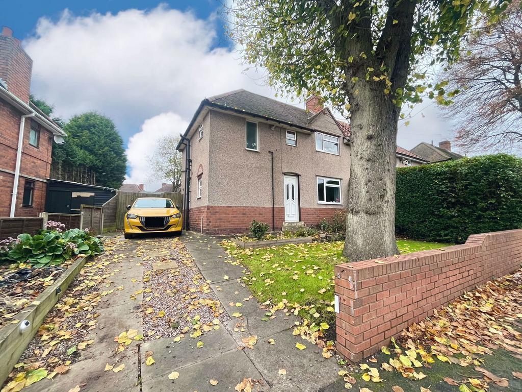 Tiled House Lane, Brierley Hill DY5 3 bed semi-detached house - £190,000