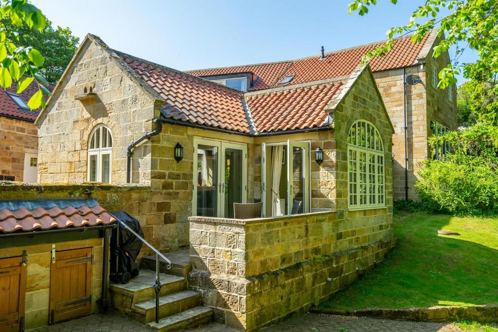 Raithwaite, Whitby, North Yorkshire 1 bed cottage for sale - £325,000