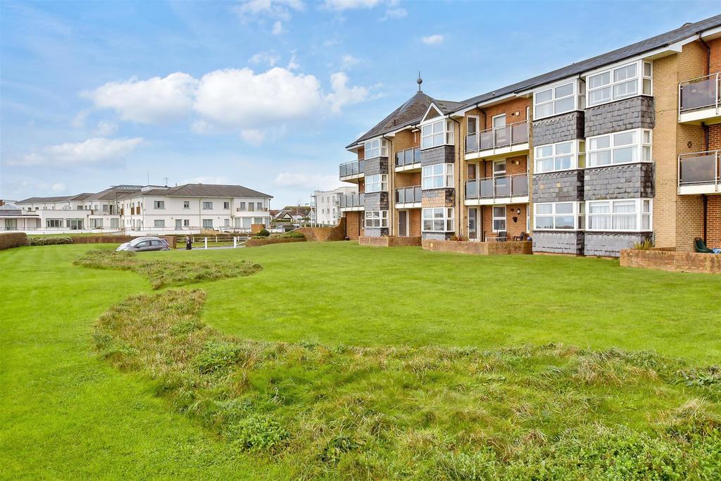 Broadmark Lane, Rustington, West Sussex 2 bed flat for sale - £450,000