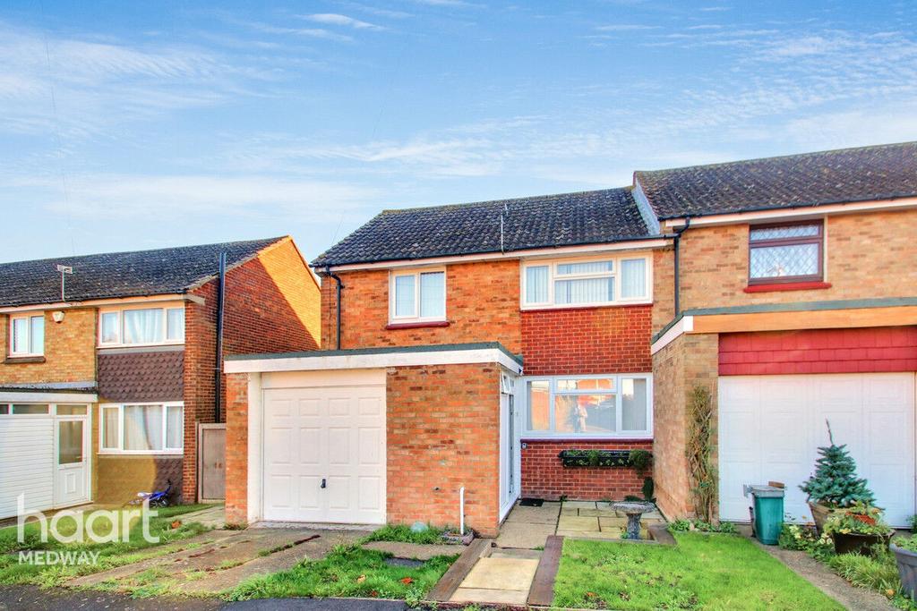 Heron Way, Lower Stoke 3 bed end of terrace house for sale - £275,000