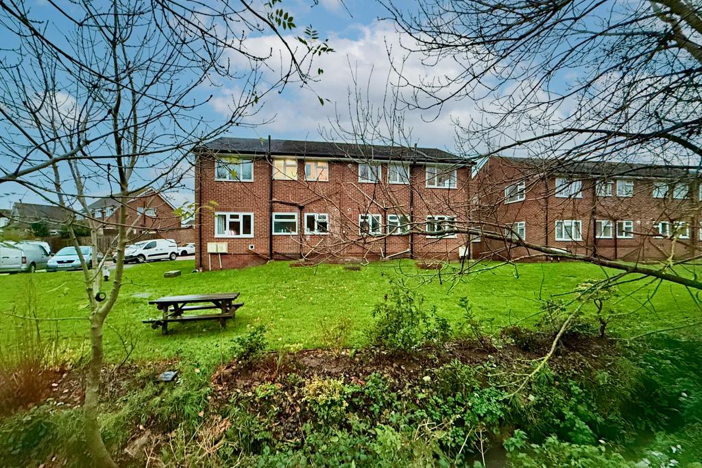 Elm Court, Walnut Walk, Polegate... 2 bed flat for sale - £185,000