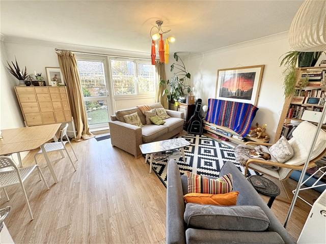 Brooking Road, Forest Gate 3 bed maisonette - £2,200 pcm (£508 pw)