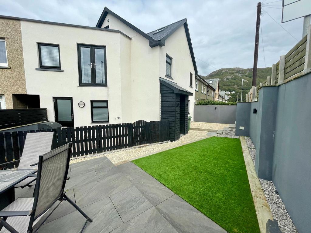 10 Heol Idris, Barmouth, LL42 1HU 4 bed terraced house for sale - £275,000