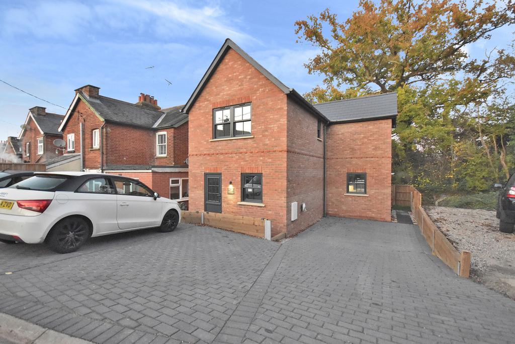 Birchanger Lane, Bishop's Stortford CM23 2 bed detached house - £1,600 ...