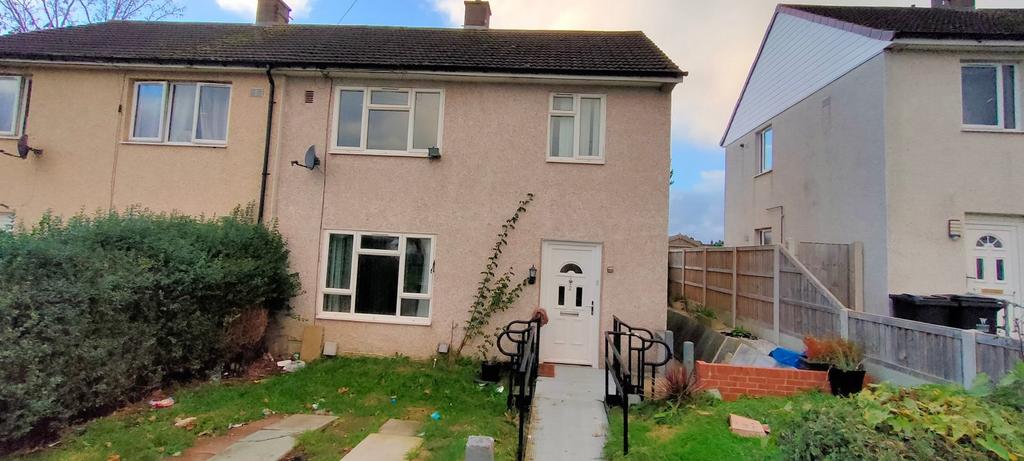 Montrose Gardens, Wrexham LL13 3 bed semi-detached house for sale - £95,000