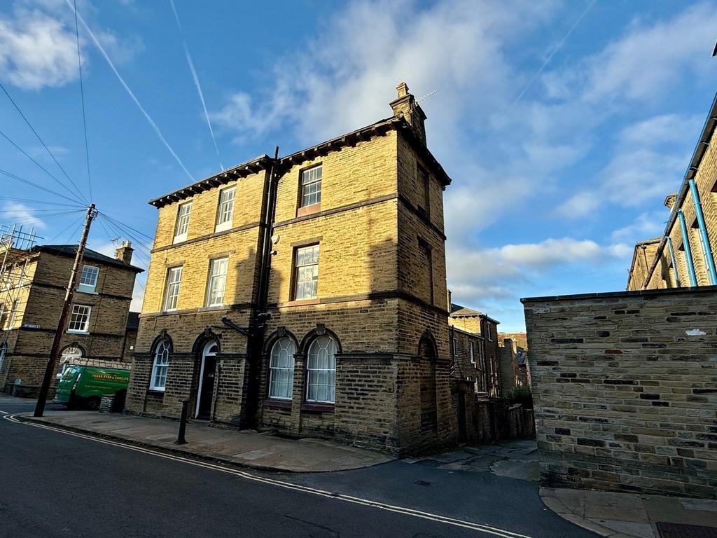Caroline Street, Shipley BD18 2 bed terraced house - £220,000