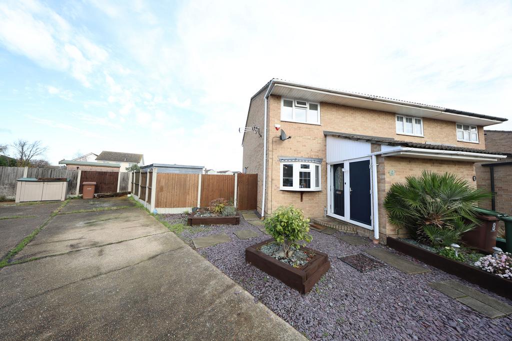 Mallow Court, Grays 2 bed end of terrace house - £340,000