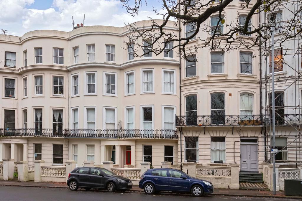 Vernon Terrace, Brighton BN1 2 bed flat - £280,000