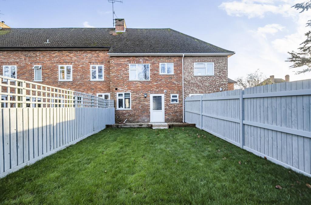 Edward Road, Alton, Hampshire, GU34 3 bed terraced house - £369,950