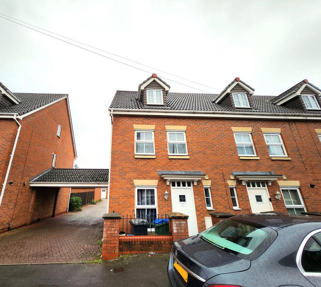 Claremont Street, Cradley Heath B64 3 bed townhouse - £1,150 pcm (£265 pw)