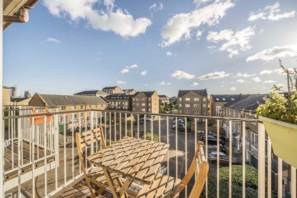 Schooner Close, London E14 2 bed flat - £380,000