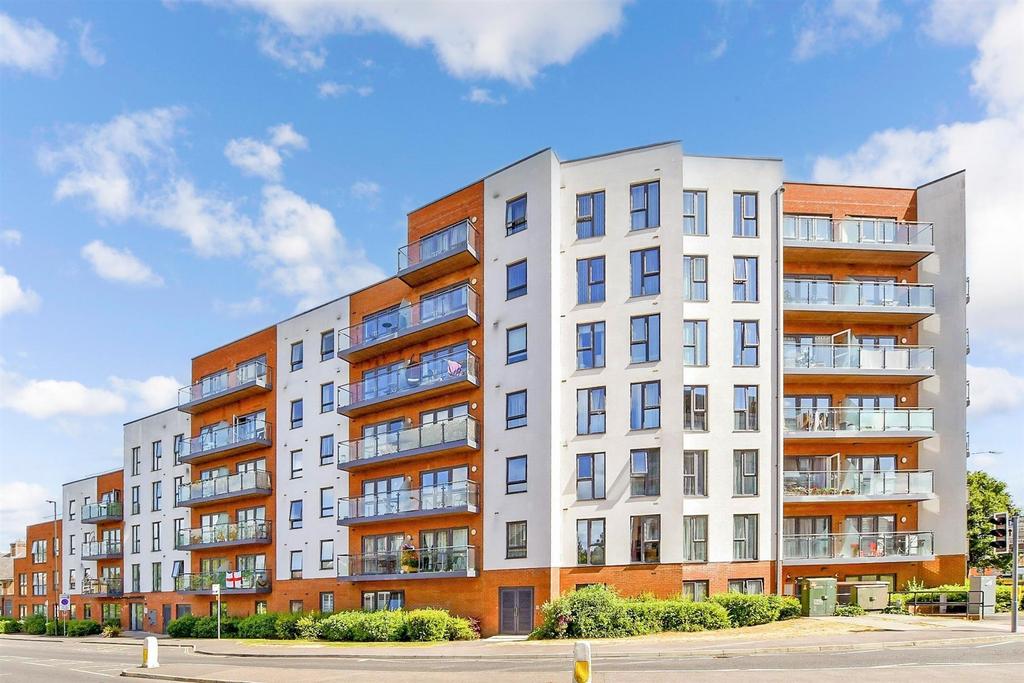 Ifield Road, West Green, Crawley... 2 bed flat - £300,000