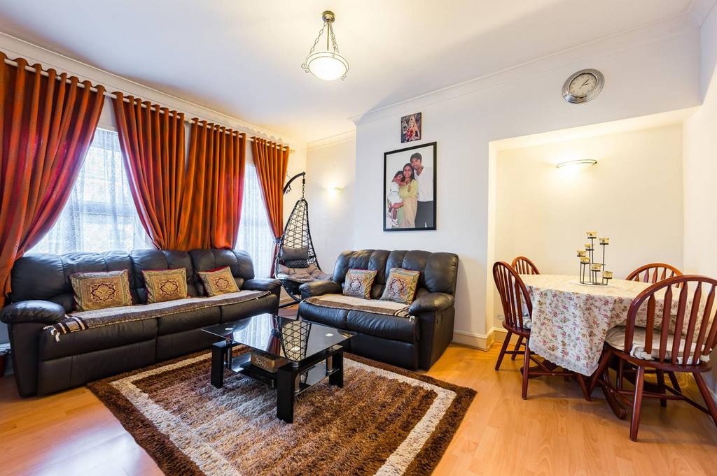 Selwyn Road, Plaistow, London, E13 2 bed flat for sale - £315,000