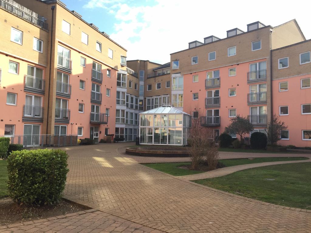 Feltham TW14 1 bed flat - £1,300 pcm (£300 pw)