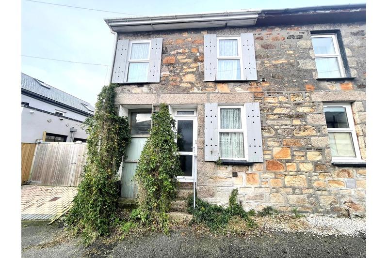King Street, Redruth, Cornwall 2 bed semi-detached house - £150,000