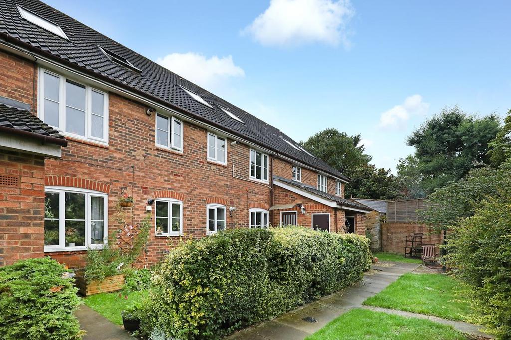 Godolphin Place, Acton 1 bed flat for sale - £299,950