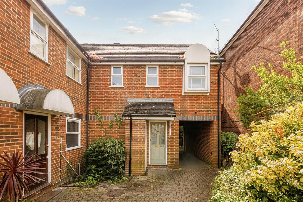 Manor Vale Brentford 1 bed flat - £345,000