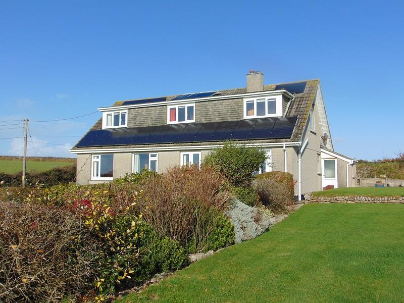Gunwalloe, Helston 5 bed detached bungalow for sale - £650,000
