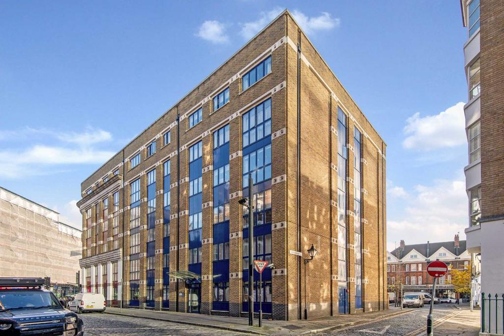 Folgate Street, London E1 2 bed flat - £3,000 pcm (£692 pw)
