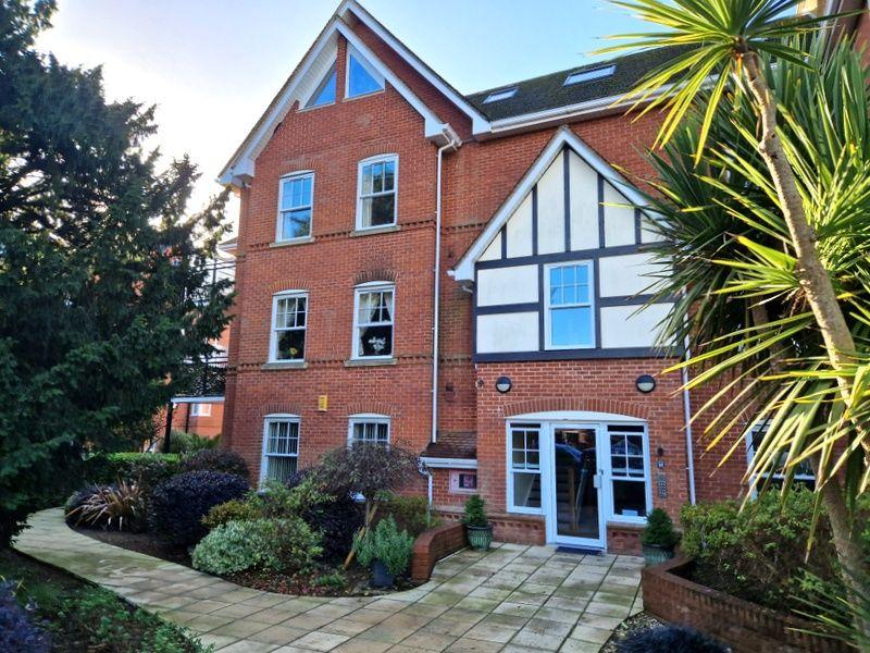 Elwyn Road, Exmouth, EX8 2EL 2 bed apartment - £375,000