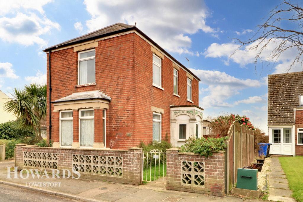 London Road, Lowestoft 3 bed detached house for sale - £265,000