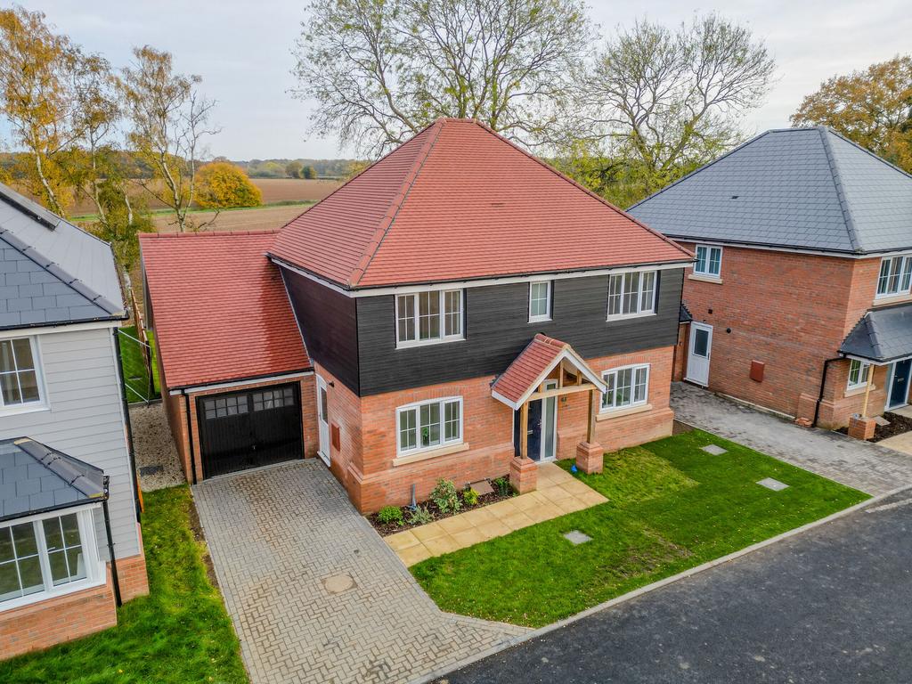 7 Elizabeth Place, Gosfield 4 bed detached house - £600,000