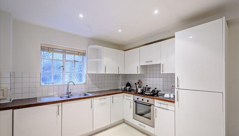 London SW3 2 bed flat - £4,658 pcm (£1,075 pw)