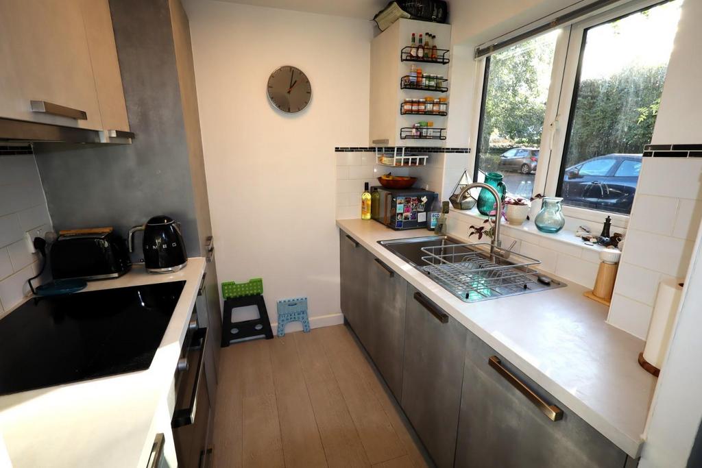 Courtlands Close, Watford WD24 Studio for sale - £180,000