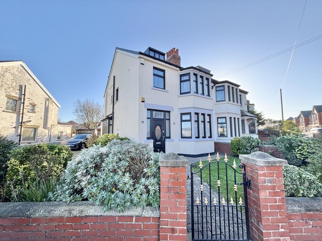Holmfield Road, Bispham FY2 4 bed semi-detached house for sale - £240,000