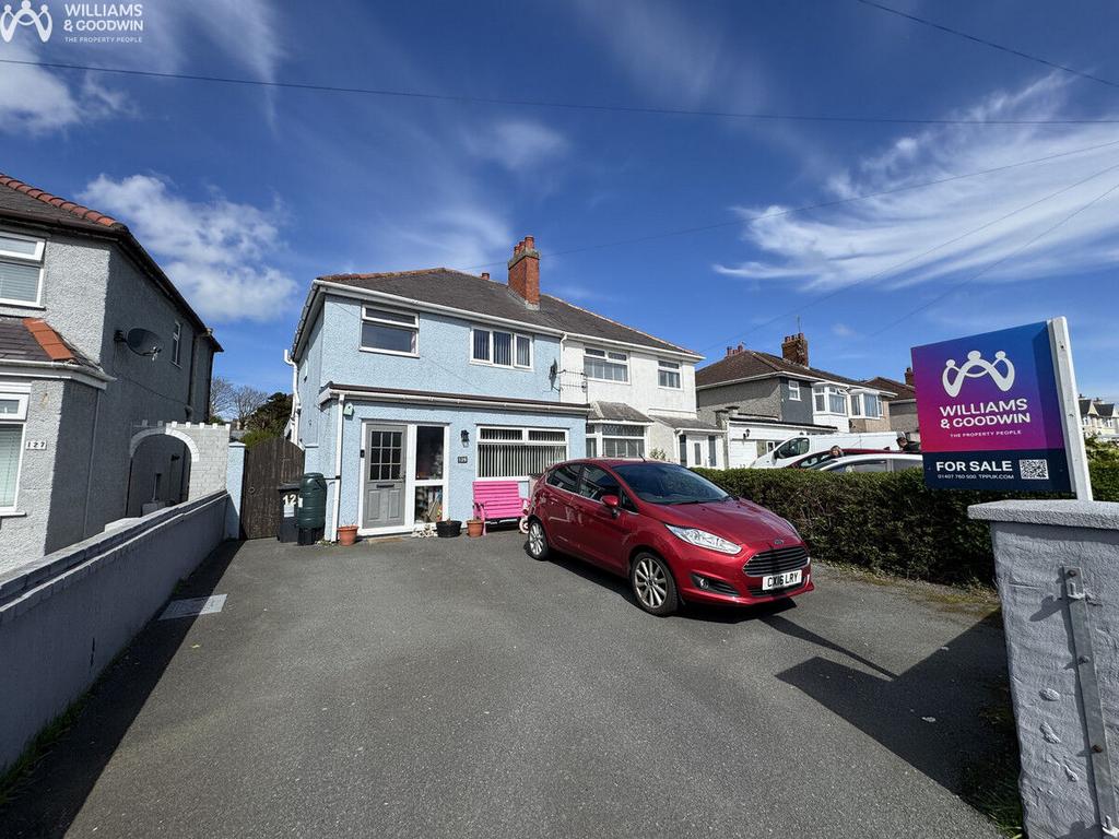 London Road, Holyhead, LL65 3 bed semi-detached house - £210,000