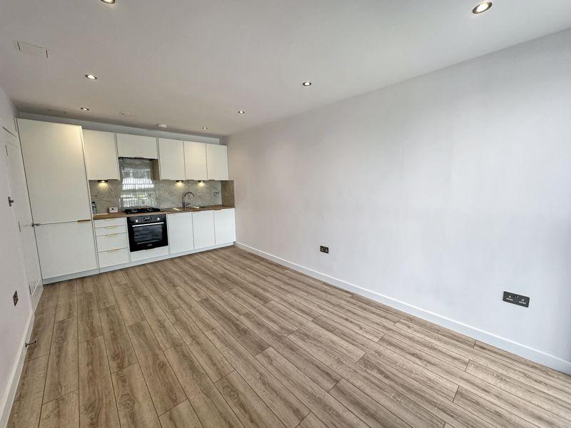 Farnham Road, Slough, SL2 1 bed flat - £1,300 pcm (£300 pw)