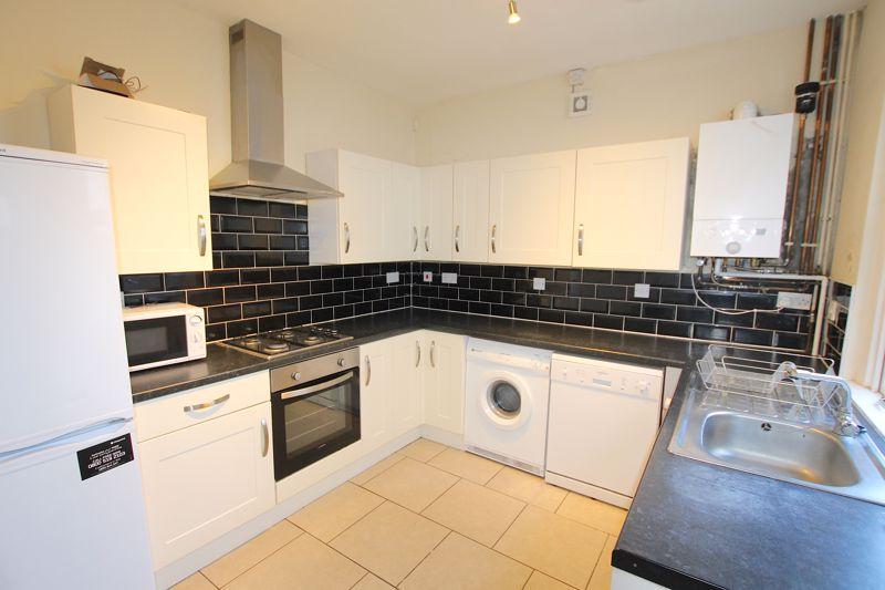 Mackintosh Place, Cardiff CF24 6 bed terraced house - £3,000 pcm (£692 pw)