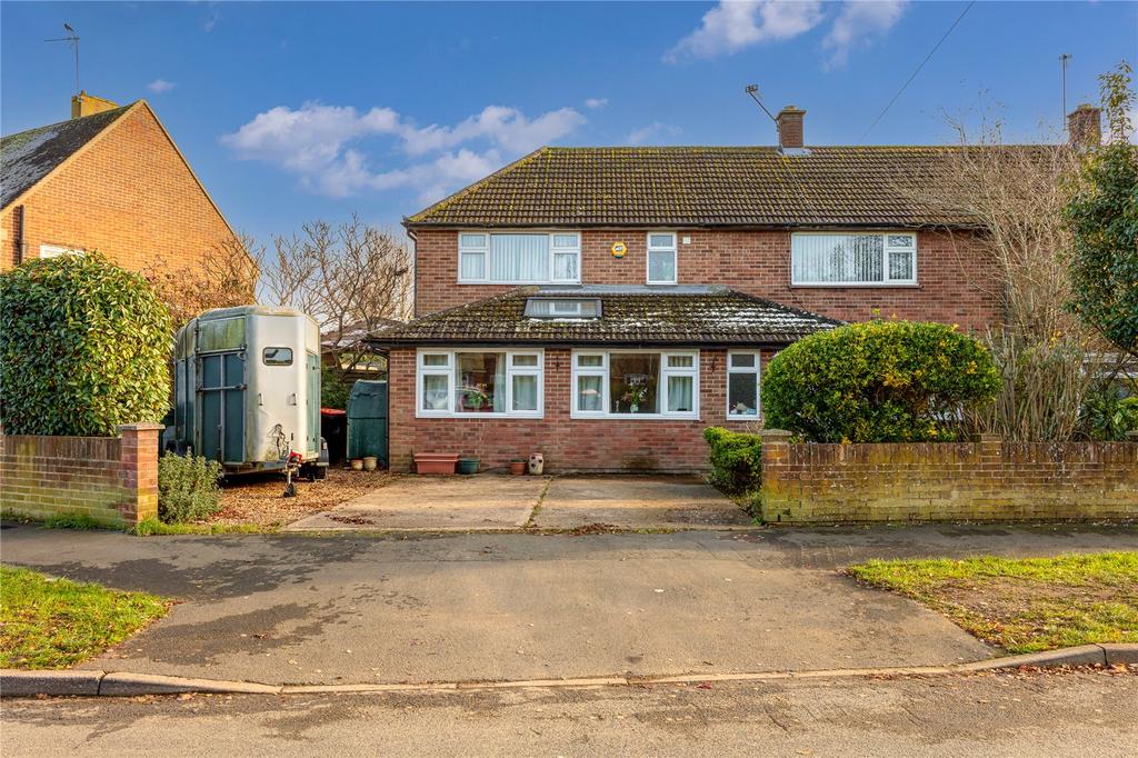 Preston Road, Toddington... 4 bed semi-detached house - £475,000