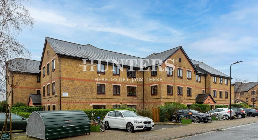 Riverside Close, London, E5 2 bed apartment - £1,850 pcm (£427 pw)