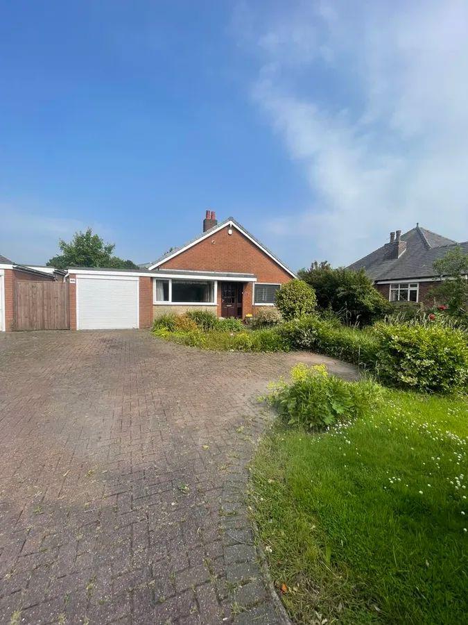 Croston Road, Farington Moss... 3 bed detached bungalow - £300,000