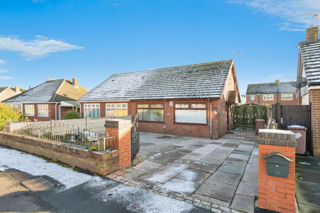 Gorsey Lane, Clock Face, St Helens, WA9 2 bed semi-detached bungalow ...