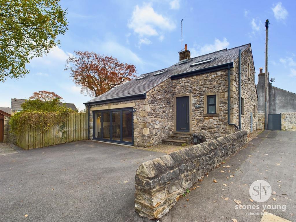 Waddington Road, Clitheroe, BB7 3 bed detached house - £399,950